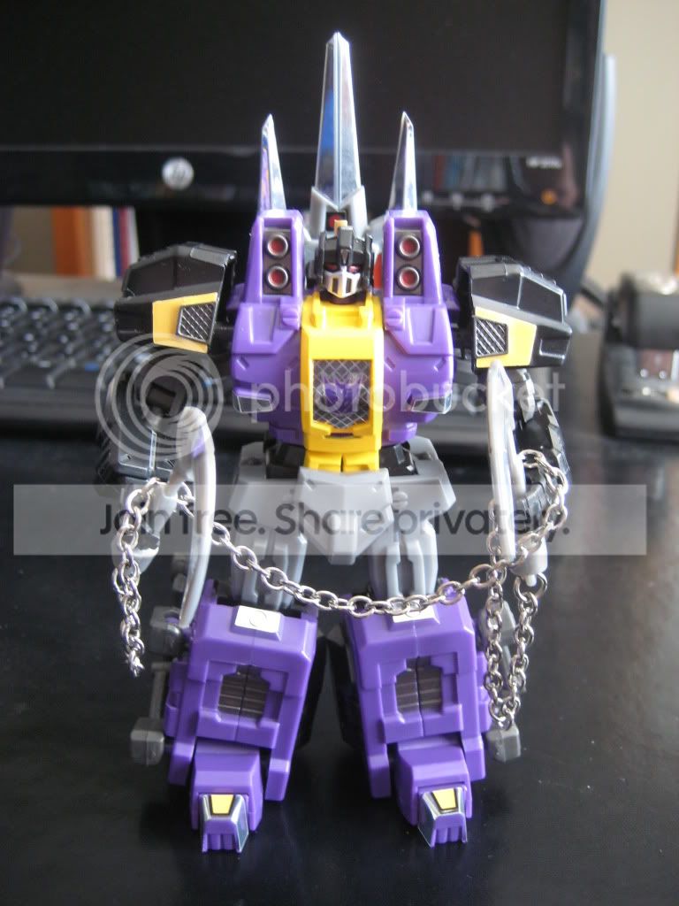My Transformers Room - 8 Display Cases, Over 1000 TFs displayed | Page ...