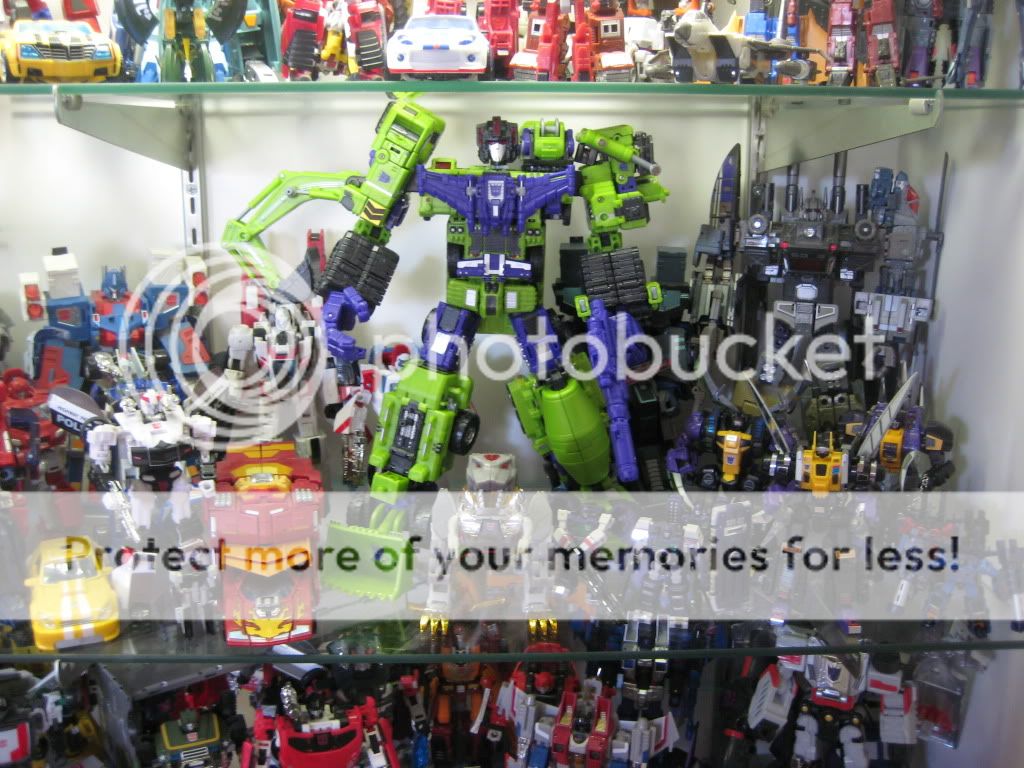 My Transformers Room - 8 Display Cases, Over 1000 TFs displayed | Page ...
