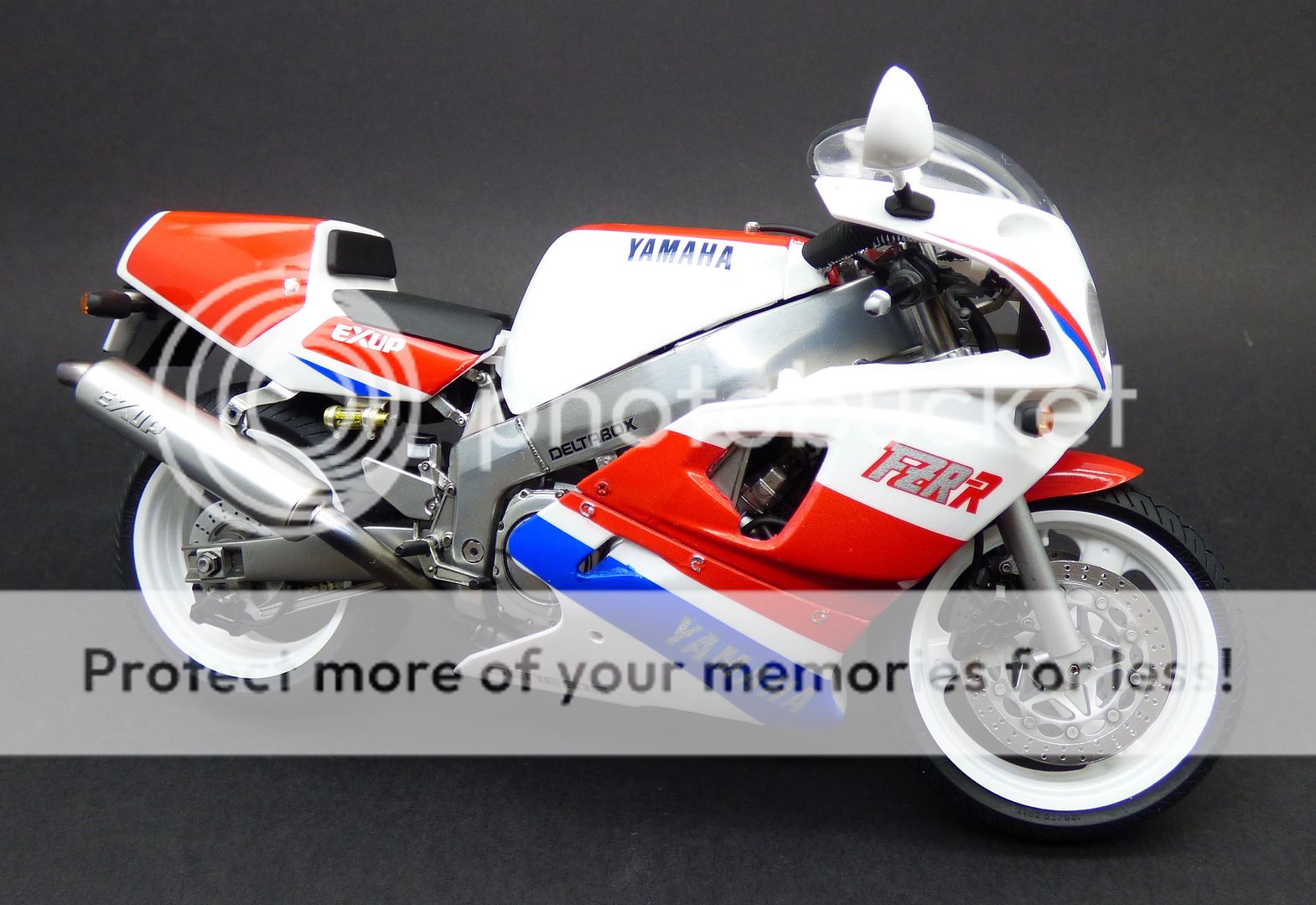 Paul's 1/12 Tamiya Yamaha Fzr 750R - International Scale Modeller