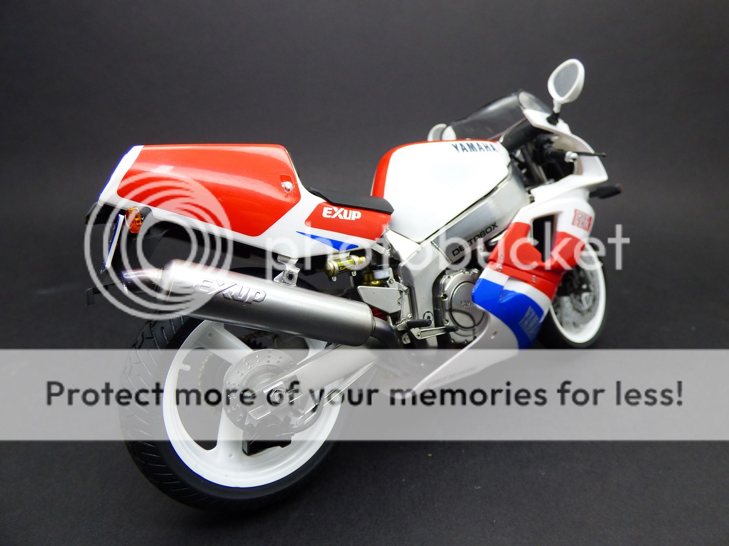 Paul's 1/12 Tamiya Yamaha Fzr 750R - International Scale Modeller